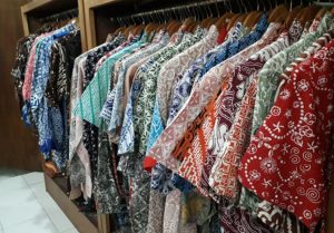 3 Rekomendasi Tempat Pesan Seragam Batik di Jogja, Cintai Produk Indonesia!